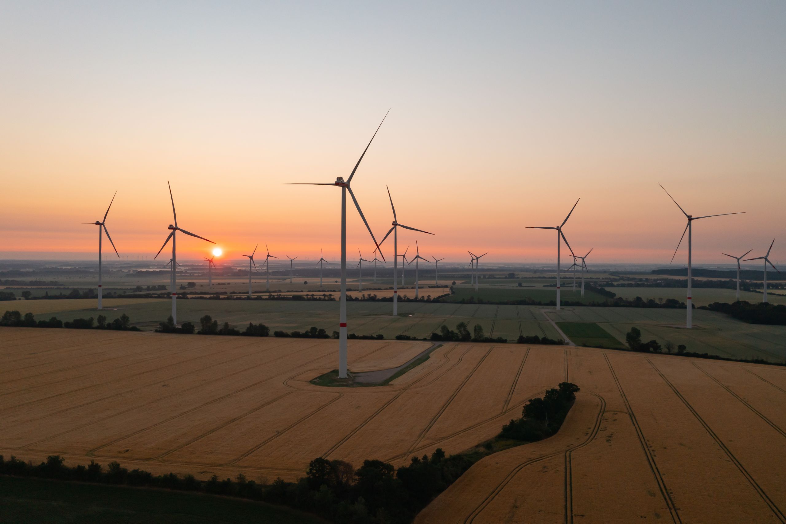 Entwicklung, Finanzierung, Bau und Betrieb von Wind- und Solarprojekten ...
